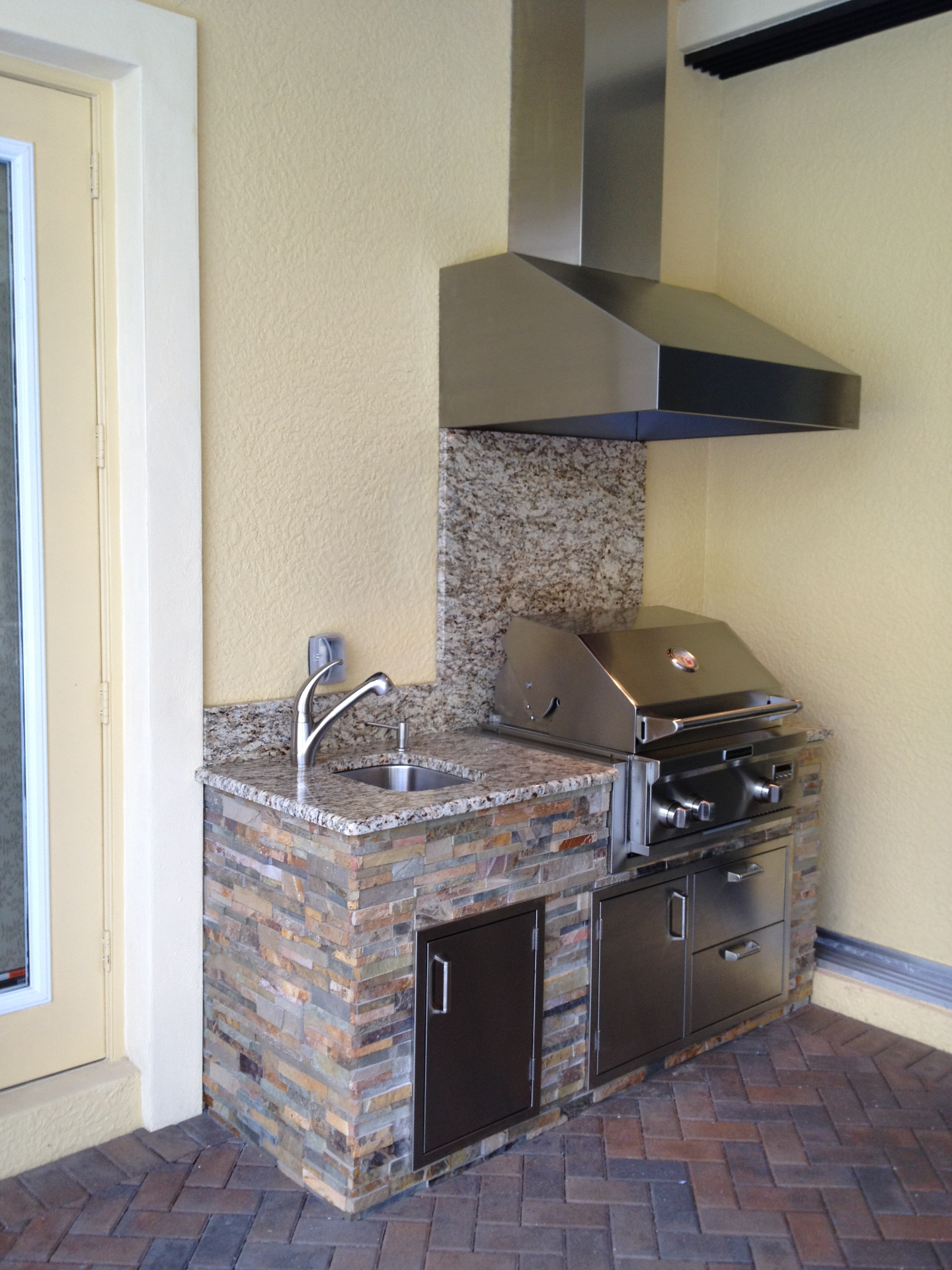 Outdoor Cabinets Naples FL | Chadwick Outdoor Kitchens
